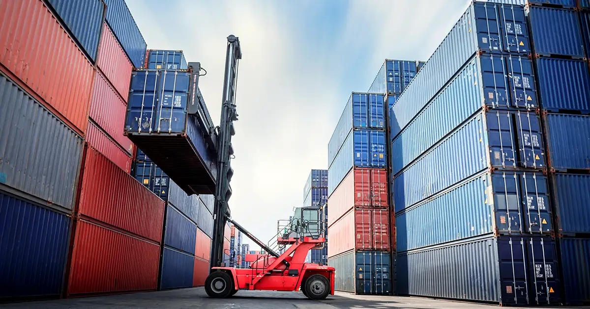 How to Stack Shipping Containers Safely – Guide & Tips